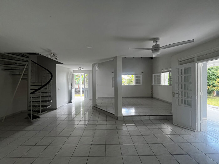 Maison 9 pièces à Morne-à-lEau, à louer