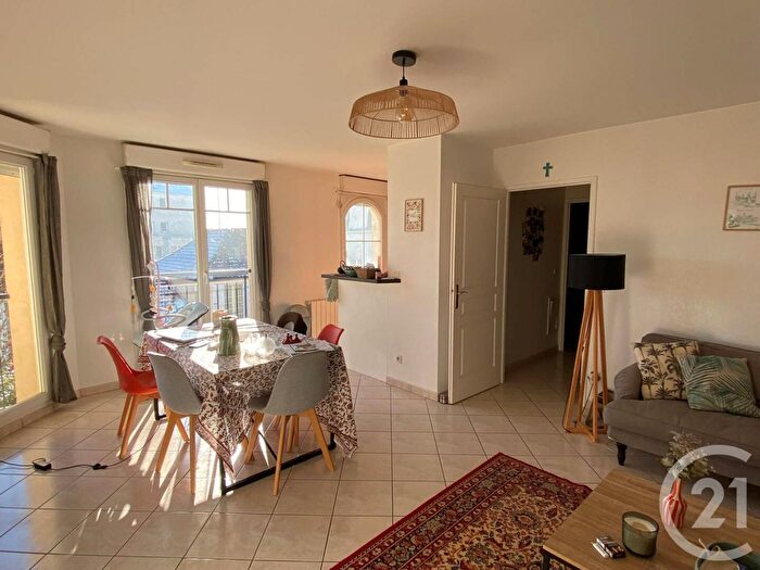 Appartement à louer - Compiegne - 4 pièces - 3 chambres