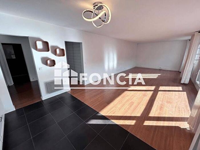 Appartement à louer - Plateau Ouest, Suresnes - 4 pièces - 2 chambres