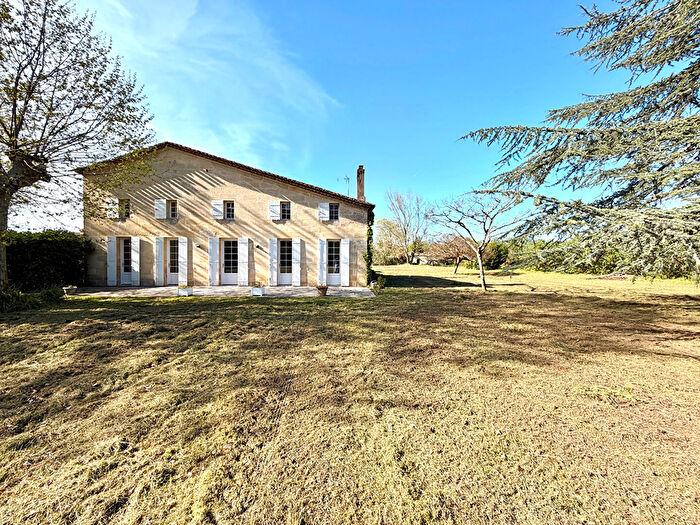 Maison 8 pièces à Les Artigues-de-Lussac, à vendre
