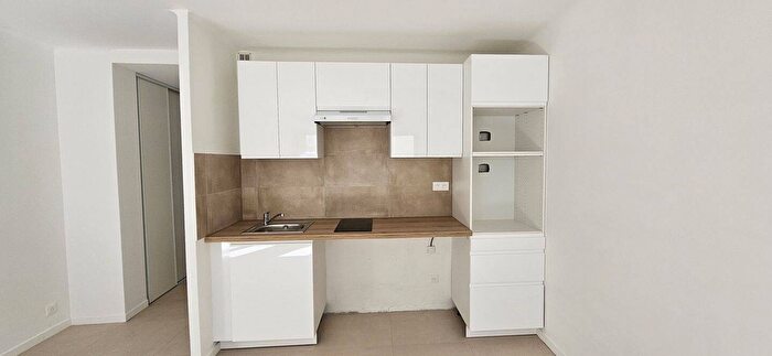 Appartement à louer - Gambetta, Nîmes - 1 pièce