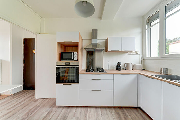 Appartement à louer - Oullins, Bussière, Cadière - 4 pièces - 3 chambres