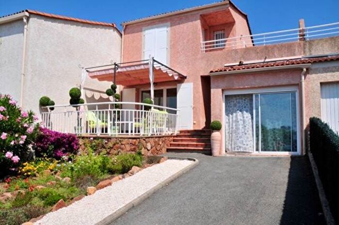 Maison à louer - Estérel Plage-Logis de lAspé-Péguière, Saint-Raphaël - 5 pièces - 3 chambres