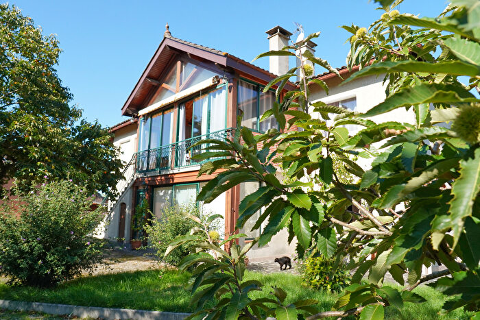 Maison à vendre - LIsle-Jourdain - 7 pièces - 5 chambres