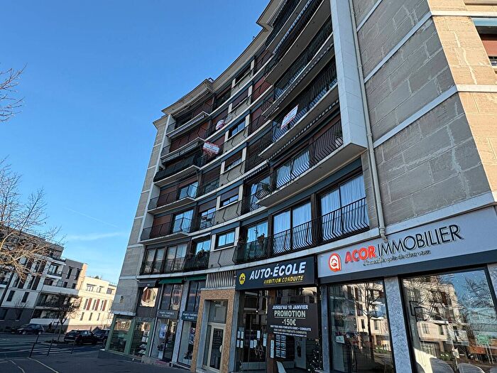 Appartement à louer - Brossolette-Vieux Bourg-Malraux, Châtillon - 2 pièces - 1 chambre