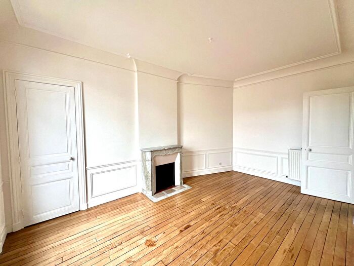 Appartement 3 pièces à Les Lilas, Centre-ville, Romain, Rolland, à vendre