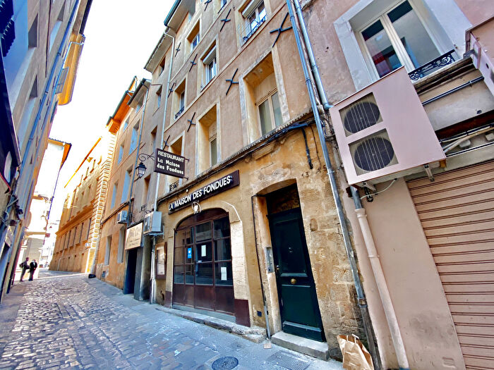 Appartement à louer - Aix-en-Provence, Centre-ville - 1 pièce