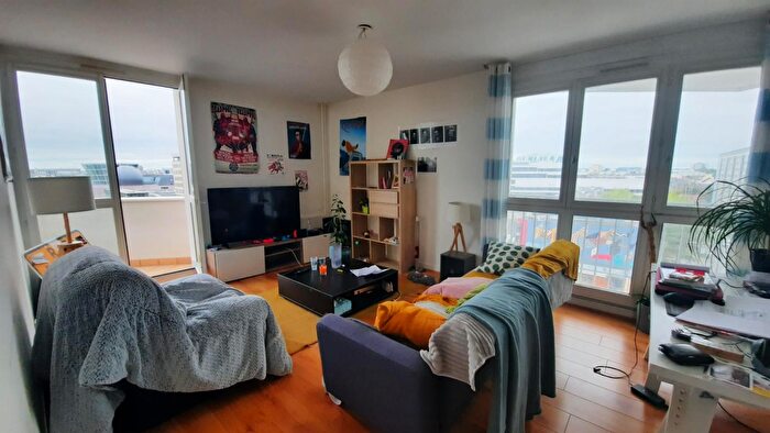 Quartiers Centre, Colombier - Appartement 3 pièces à louer