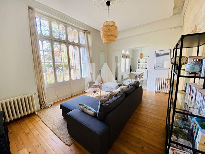 Appartement à louer - Bordeaux - 4 pièces - 2 chambres