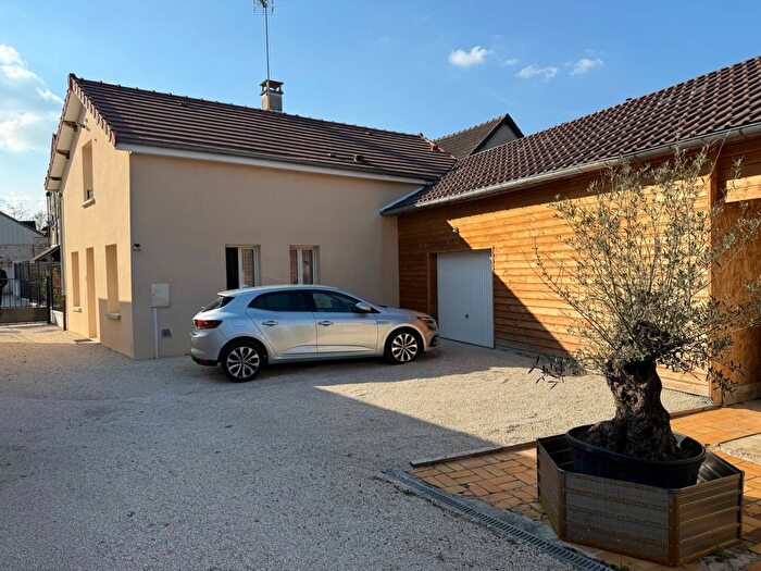 Maison 3 pièces à louer à Saint-Julien-les-Villas