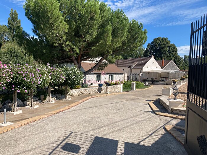 Maison 11 pièces à Préfontaines, à vendre