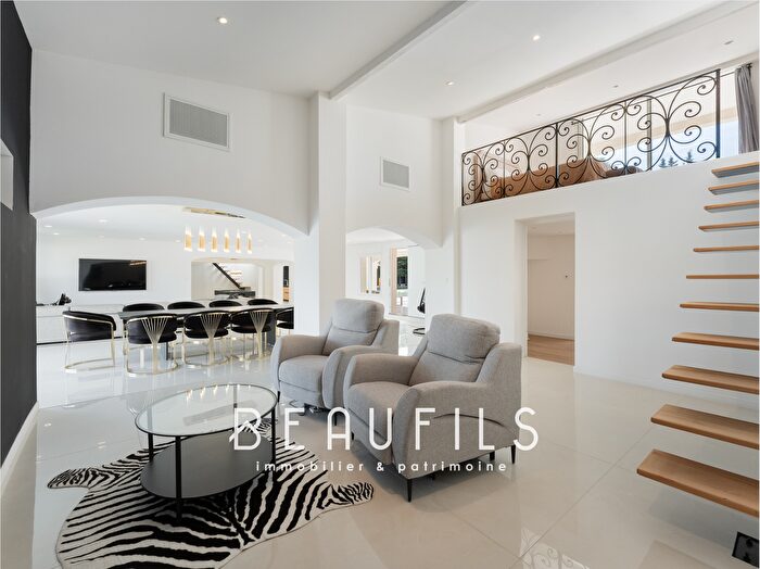 Maison à vendre - Nîmes, Tour Magne - 12 pièces - 6 chambres