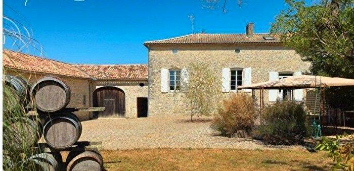 Thénac : Maison 9 pièces à louer