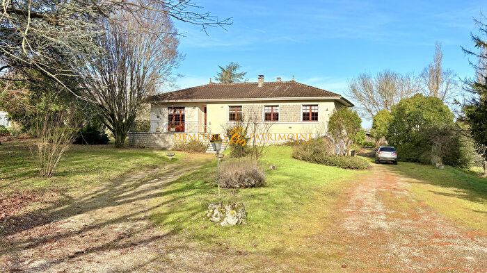 Maison à vendre - Pranzac - 5 pièces - 4 chambres