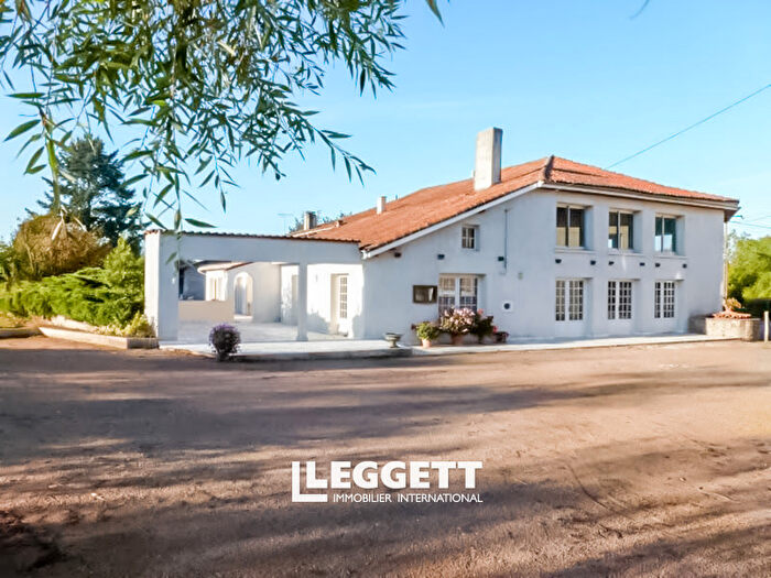 Maison à vendre - Chassenon - 10 pièces - 4 chambres