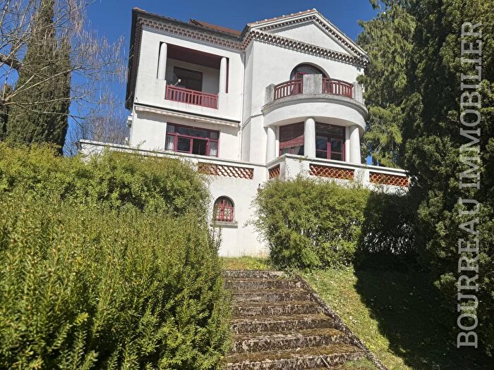 Maison 11 pièces à Saint-Aubin-sur-Yonne, à vendre