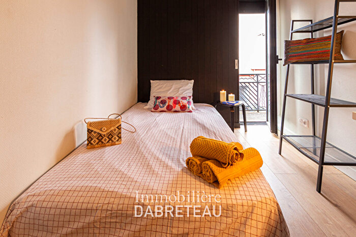 Appartement à louer - Vénissieux, Jules Guesde - 9 pièces - 1 chambre