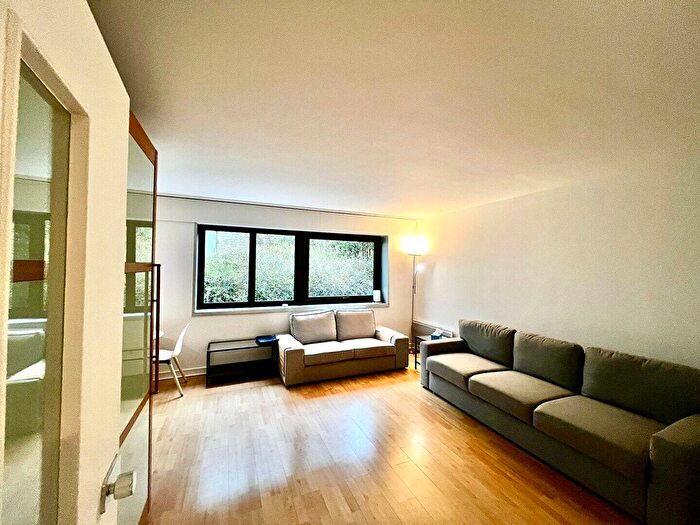 Appartement à louer - Saint Philippe du Roule, Paris ème - 1 pièce