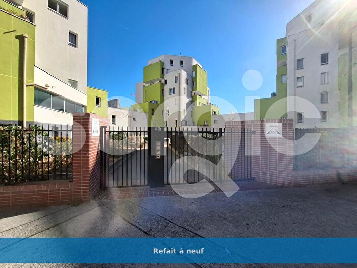 Évry, Les Pyramides : Appartement 2 pièces à louer