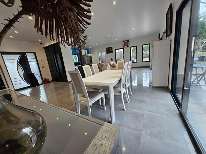 Maison à vendre - Châteauneuf - 5 pièces - 4 chambres