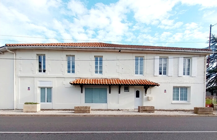 Maison à louer - Vignonet - 6 pièces - 4 chambres