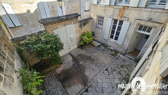 Maison à louer - Cognac, Centre-ville, Gare - 6 pièces - 4 chambres