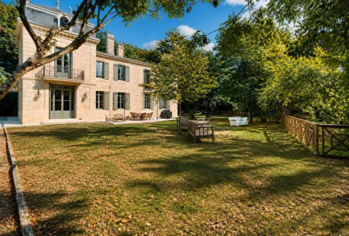 Cambes : Maison 12 pièces à vendre