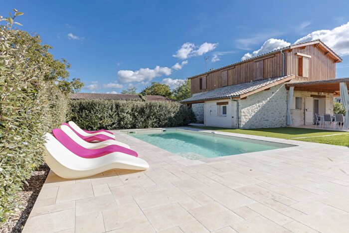 Maison à vendre - Sauveterre-de-Guyenne - 5 pièces - 4 chambres