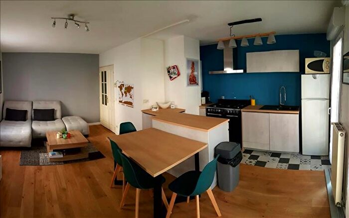 Appartement à louer - Lyon e , Champvert, Gorge de Loup - 2 pièces - 1 chambre