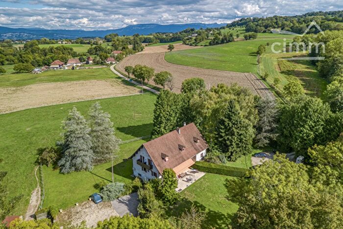 Maison à vendre - Les Abrets - 15 pièces - 9 chambres