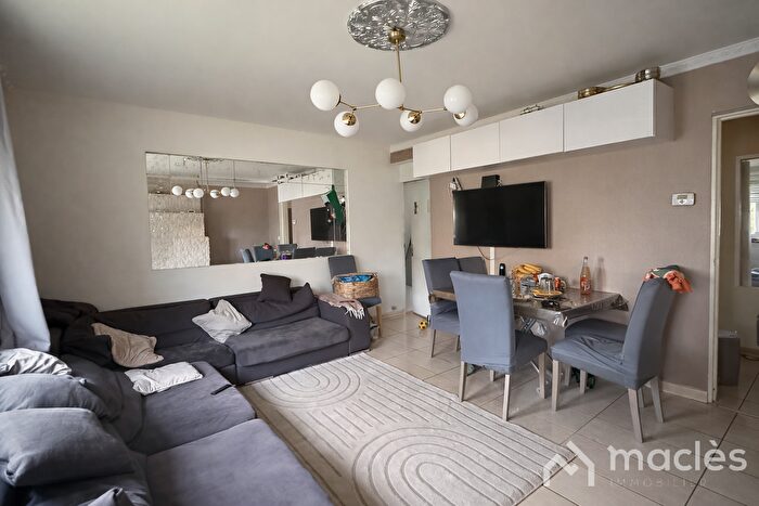 Appartement à vendre - Stains, Victor Renelle, Croix Blanche - 5 pièces - 3 chambres