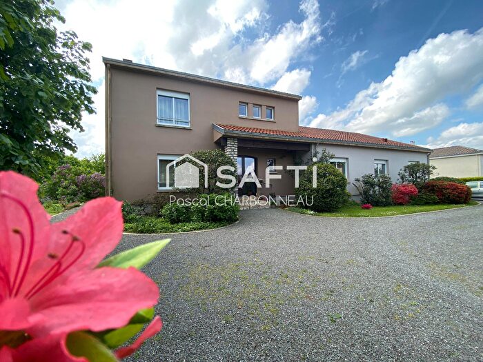 Maison à vendre - La Châtaigneraie - 10 pièces - 5 chambres