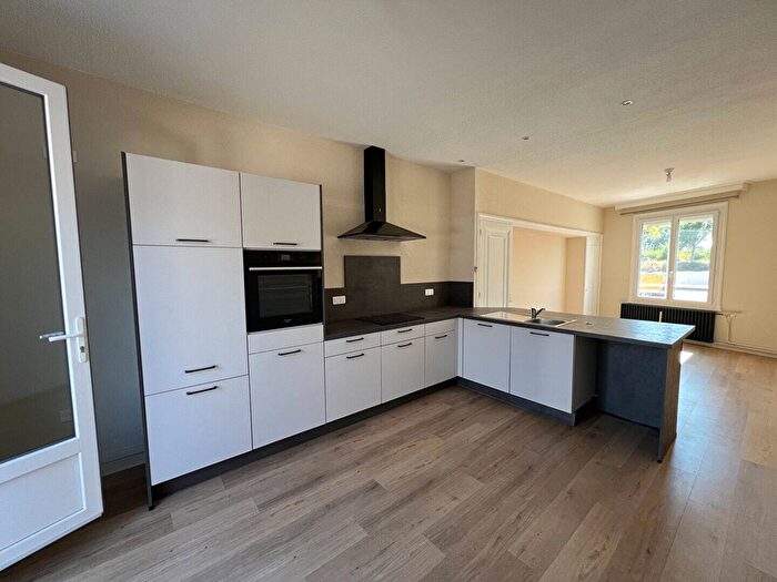 Maison à louer - Le Centre-Centre Ville, Roanne - 4 pièces - 3 chambres