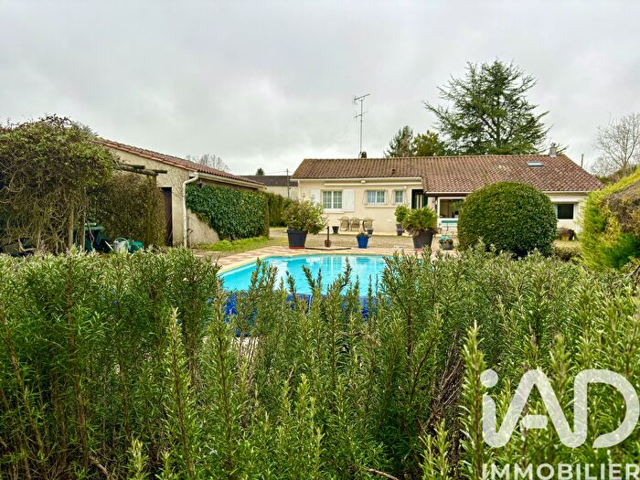 Maison à vendre - Saint-Fort-sur-le-Né - 6 pièces - 4 chambres