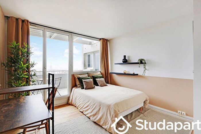 Appartement à louer - Hauts Fossés-Esslières-Sorières, Le Kremlin-Bicêtre - 1 pièce - 4 chambres