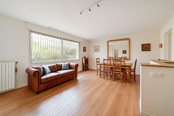 Maison à vendre - Paris e , Porte de Clignancourt, Porte Montmartre, Moskowa - 5 pièces - 3 chambres