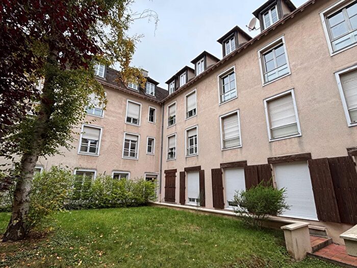 Chartres, Centre-ville : Appartement 5 pièces à louer