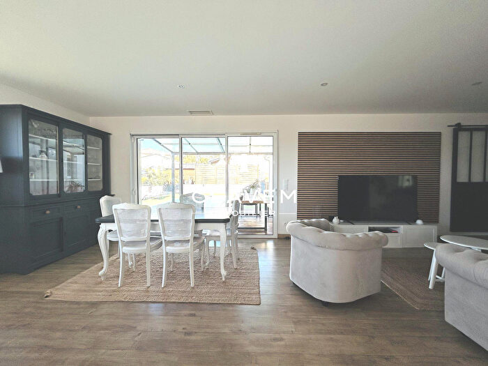 Maison à vendre - Saint-André-de-Cubzac - 6 pièces - 4 chambres