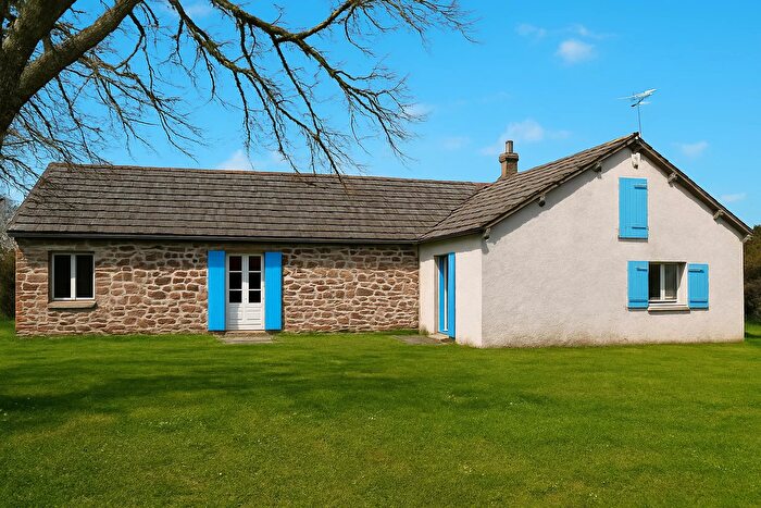 Maison à vendre - Ydes - 4 pièces - 2 chambres