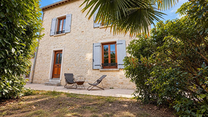Maison 5 pièces à Épône, à vendre