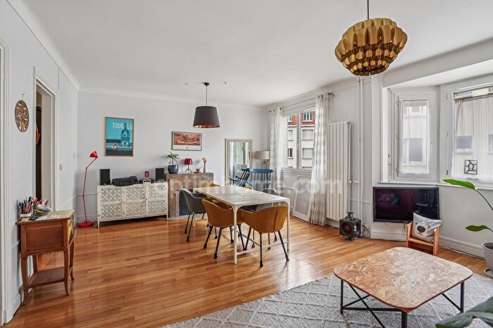 Appartement à vendre - Paris e , Jean Moulin, Porte dOrléans - 4 pièces - 2 chambres