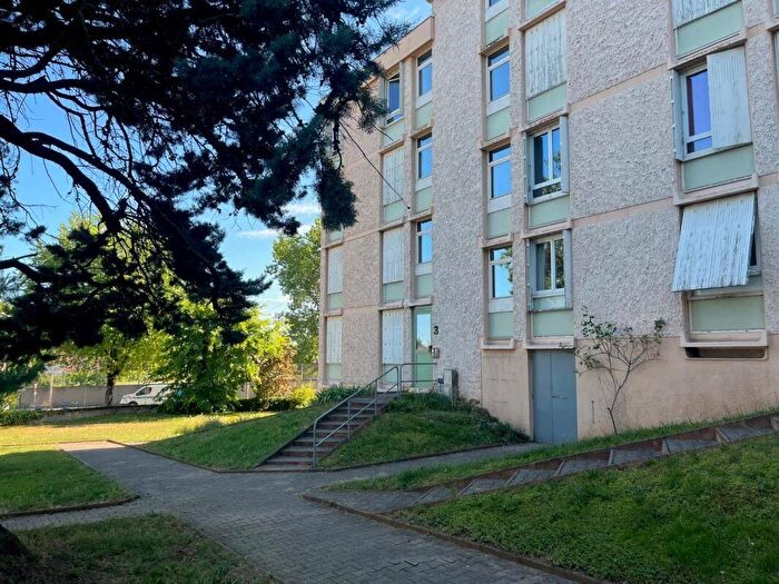 Est, Trévoux : Appartement 3 pièces à louer