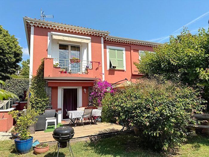 Maison à vendre - Fréjus, Centre-ville - 5 pièces - 4 chambres