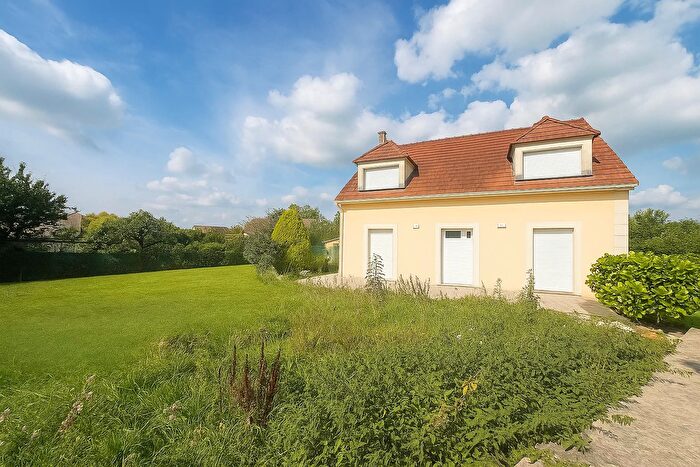 Maison à vendre - Fontenay-Trésigny - 6 pièces - 3 chambres
