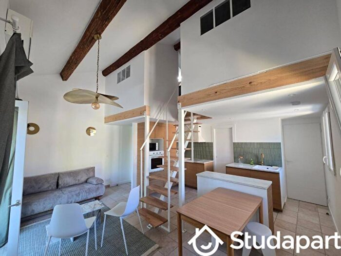 Appartement à louer - Lopy-chemin des Deux Routes, Avignon - 1 pièce - 2 chambres