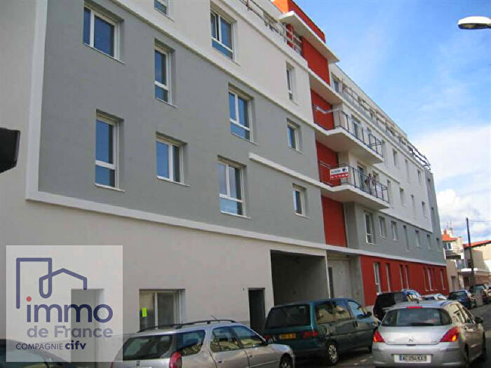 Appartement à louer - Givors, Centre-ville - 4 pièces - 3 chambres