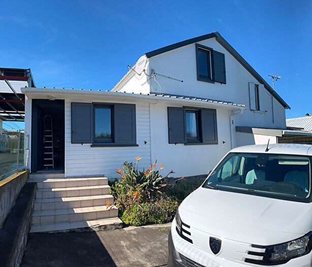 Maison à louer - Le Tampon, Plaine des Cafres, Vingt-Troisième - 5 pièces - 3 chambres