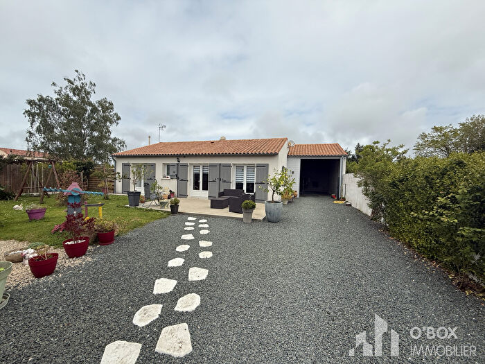 Maison à vendre - Les Magnils-Reigniers - 5 pièces - 4 chambres