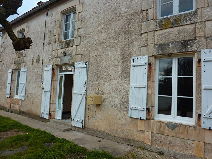 Maison à louer - Pindray - 3 pièces - 2 chambres
