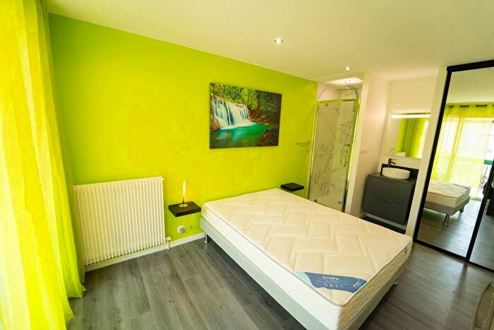 Appartement à louer - Lyon ème arrondissement - 6 pièces - 5 chambres
